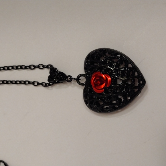 Jewelry | 3xhp Nwt Gorgeous Gothic Black Heart Faux Locket Red Rose ...